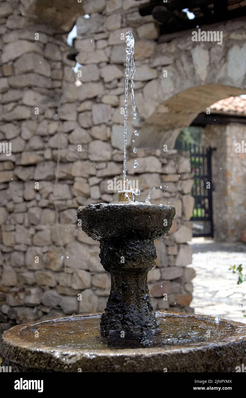 Drops water falling in fountain hi-res stock photography and images - Alamy