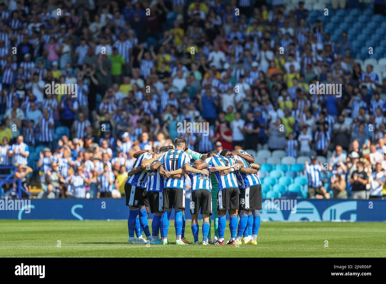 Sheffield Wednesday players form a huddle before kick off Stock Photo ...
