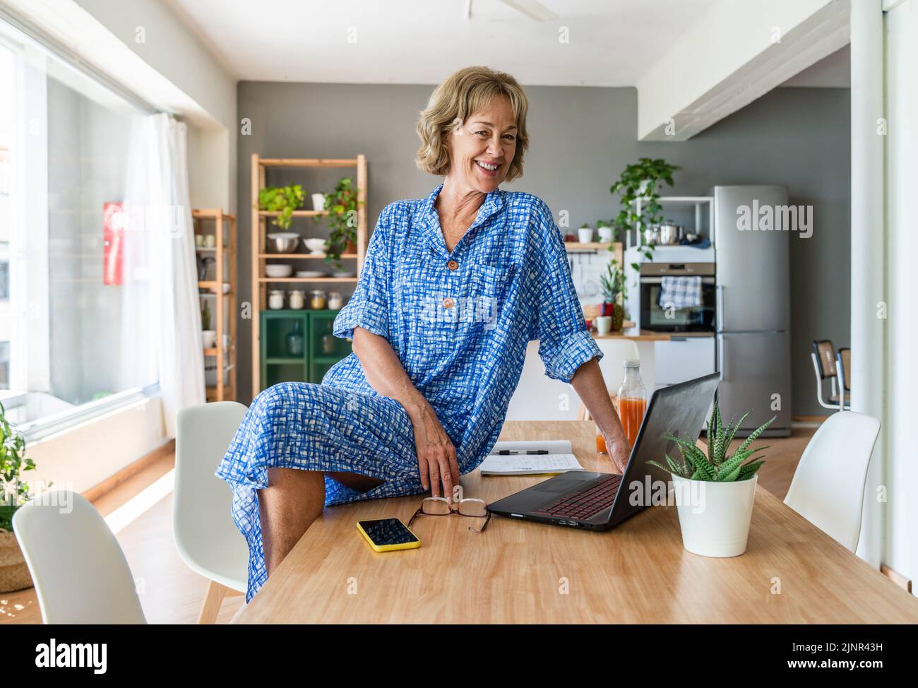 Beautiful mature senior woman at home, domestic life and leisure ...