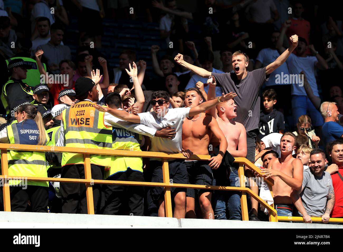 Millwall fans the den 2022 hi-res stock photography and images - Alamy