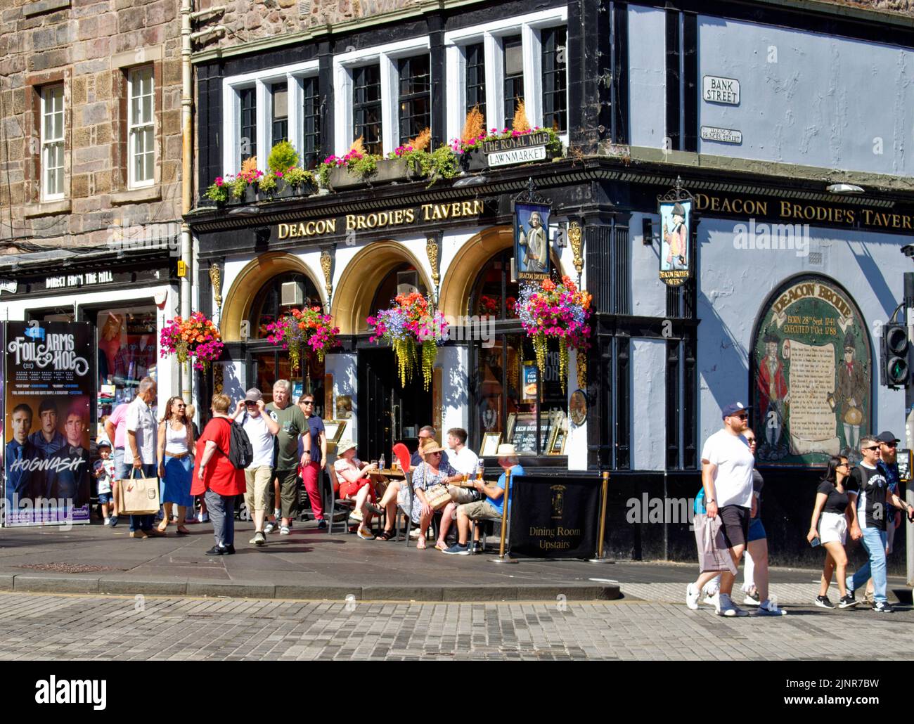 EDINBURGH FESTIVAL FRINGE 2022 ROYAL MILE DEACON BRODIES TAVERN ...