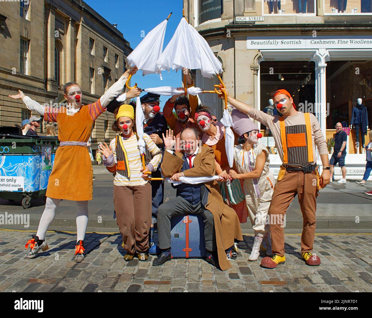 EDINBURGH FESTIVAL FRINGE 2022 ROYAL MILE GROUP OF ACTORS FROM THE ...