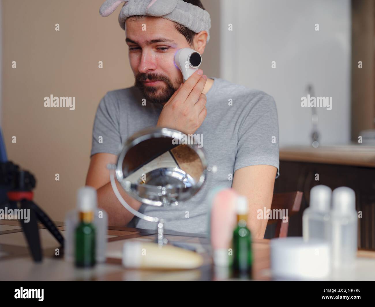 Skin scrubber hi-res stock photography and images - Alamy