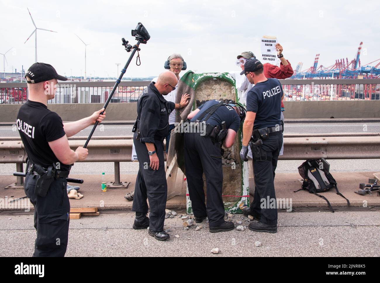 Hamburg, Germany. 13th Aug, 2022. Police officers try to disengage two ...