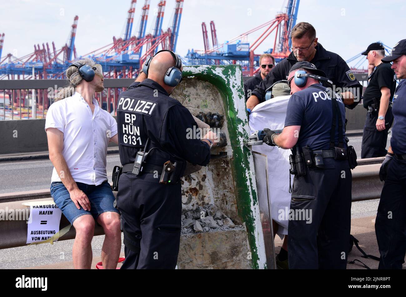 Hamburg, Germany. 13th Aug, 2022. Police officers try to disengage two ...