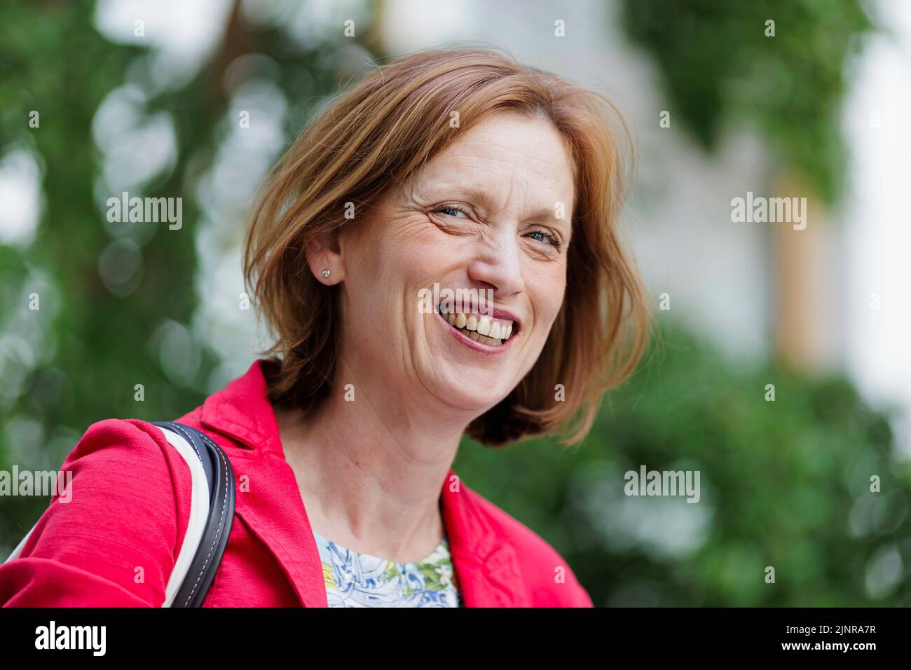 Politik politics portrait portrait head headshot blick in der ka hi-res ...