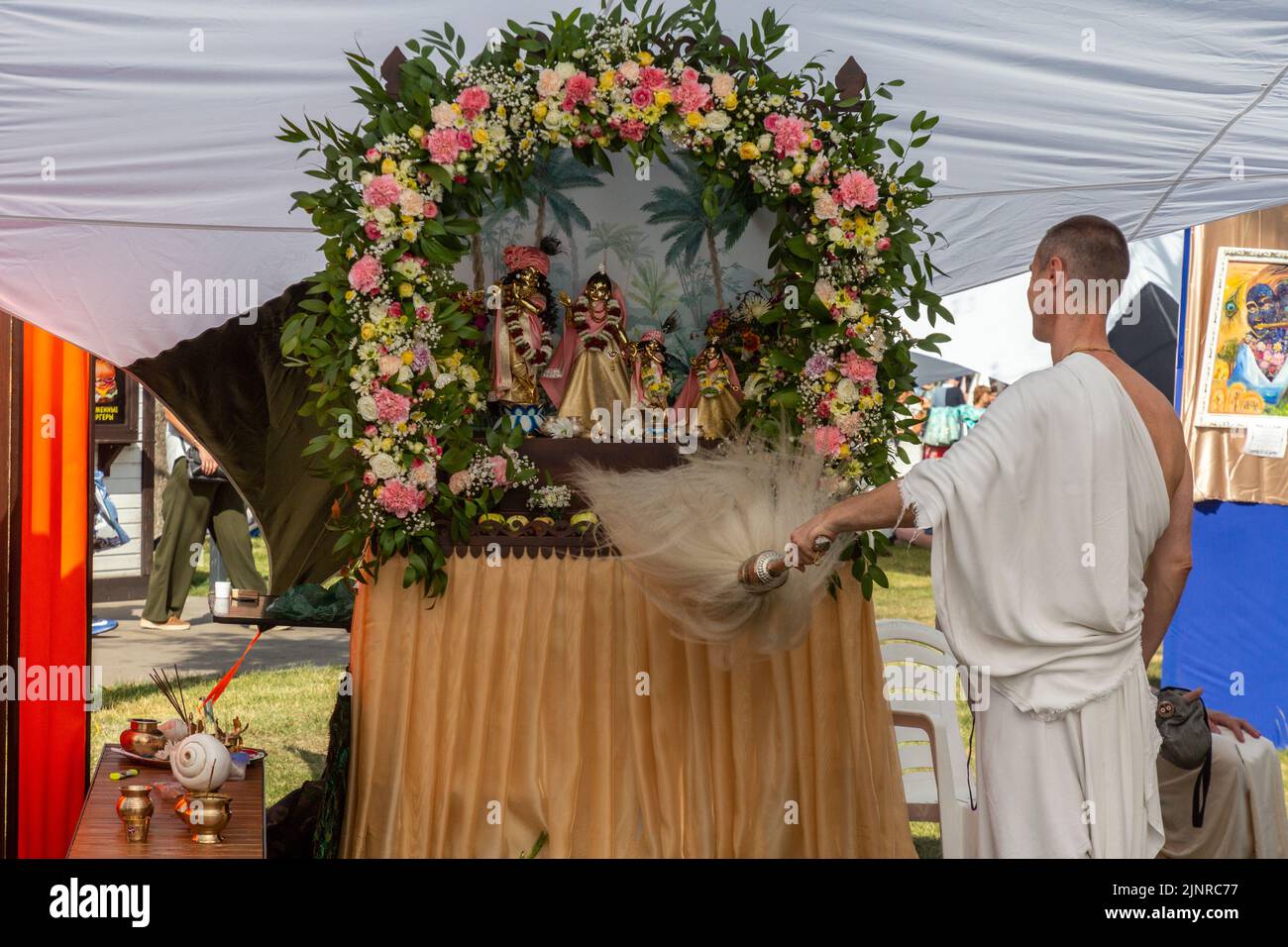 Moscow, Russia. 13th of August, 2022. Сlergy care about an image of ...