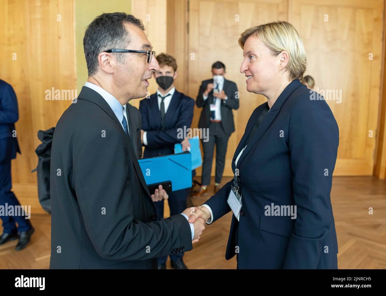 Oezdemir, Alliance 90/The Greens, with Dr. Dagmar Pruin, President ...