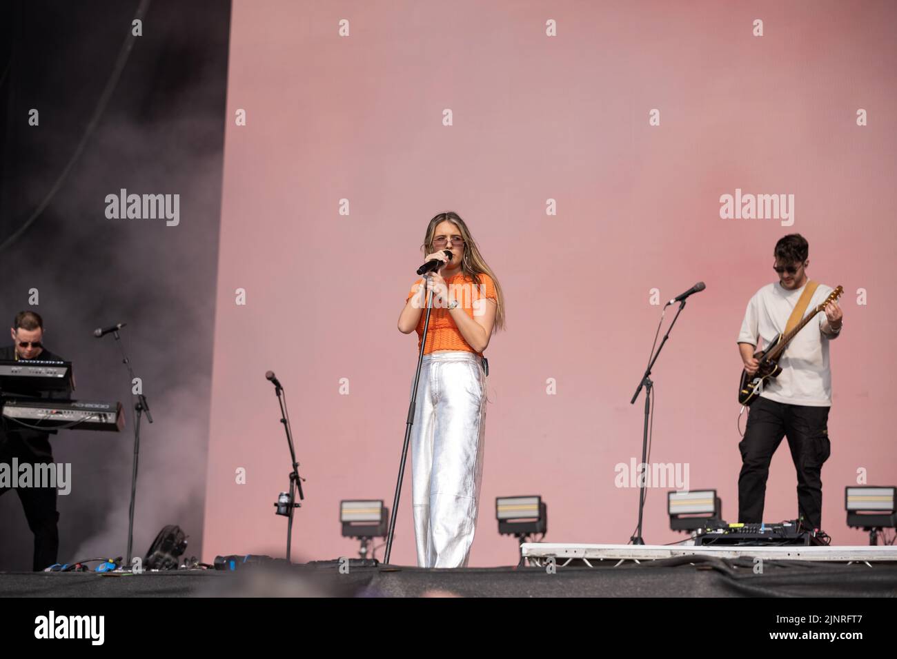 Mimi webb singer hi-res stock photography and images - Alamy