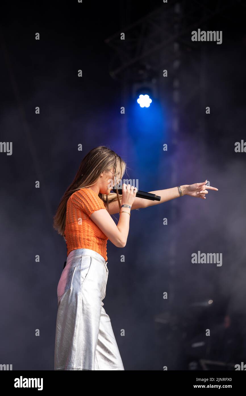 Mimi webb gig hi-res stock photography and images - Alamy