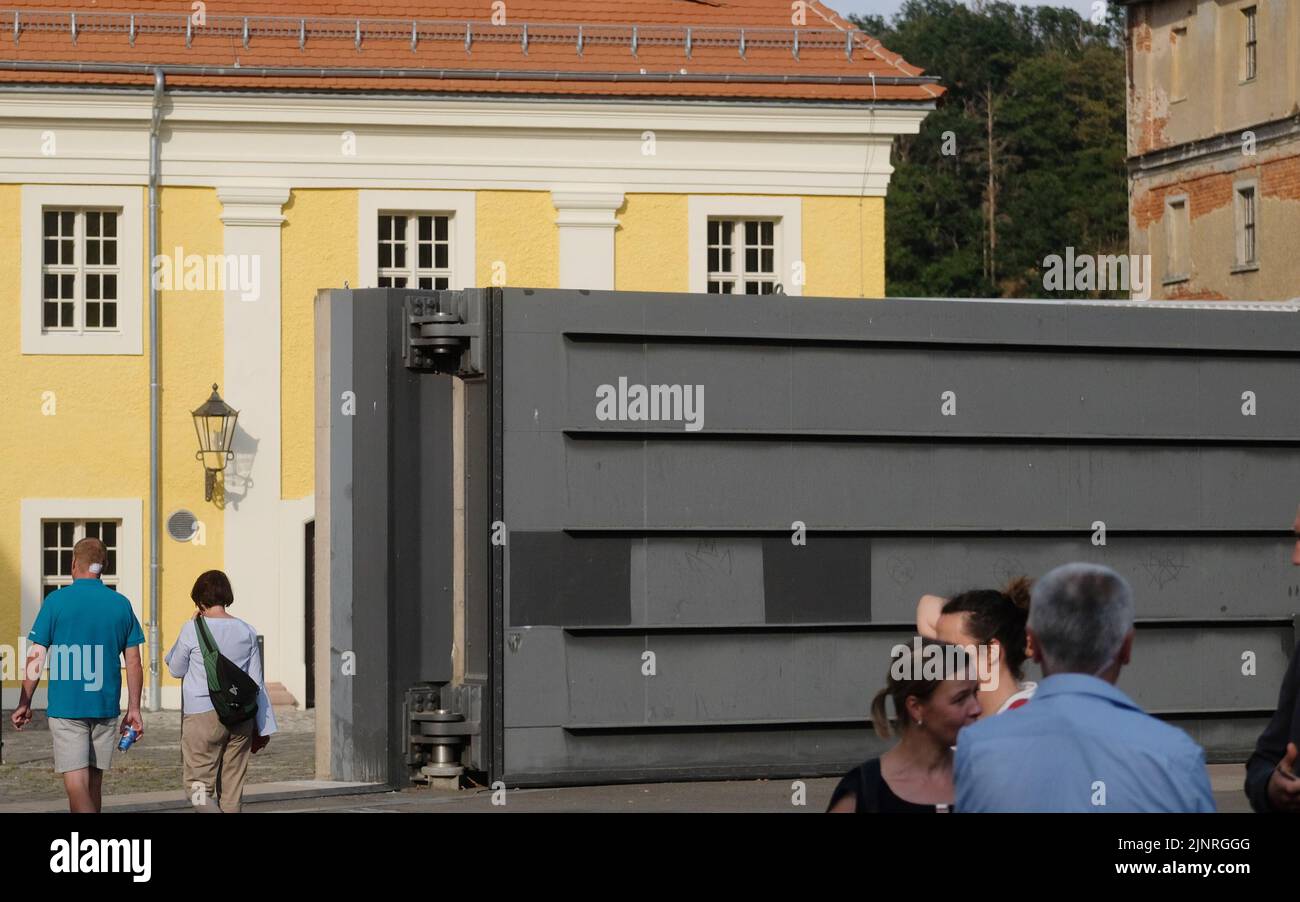 Grimma, Germany. 13th Aug, 2022. A flood protection gate on the banks ...