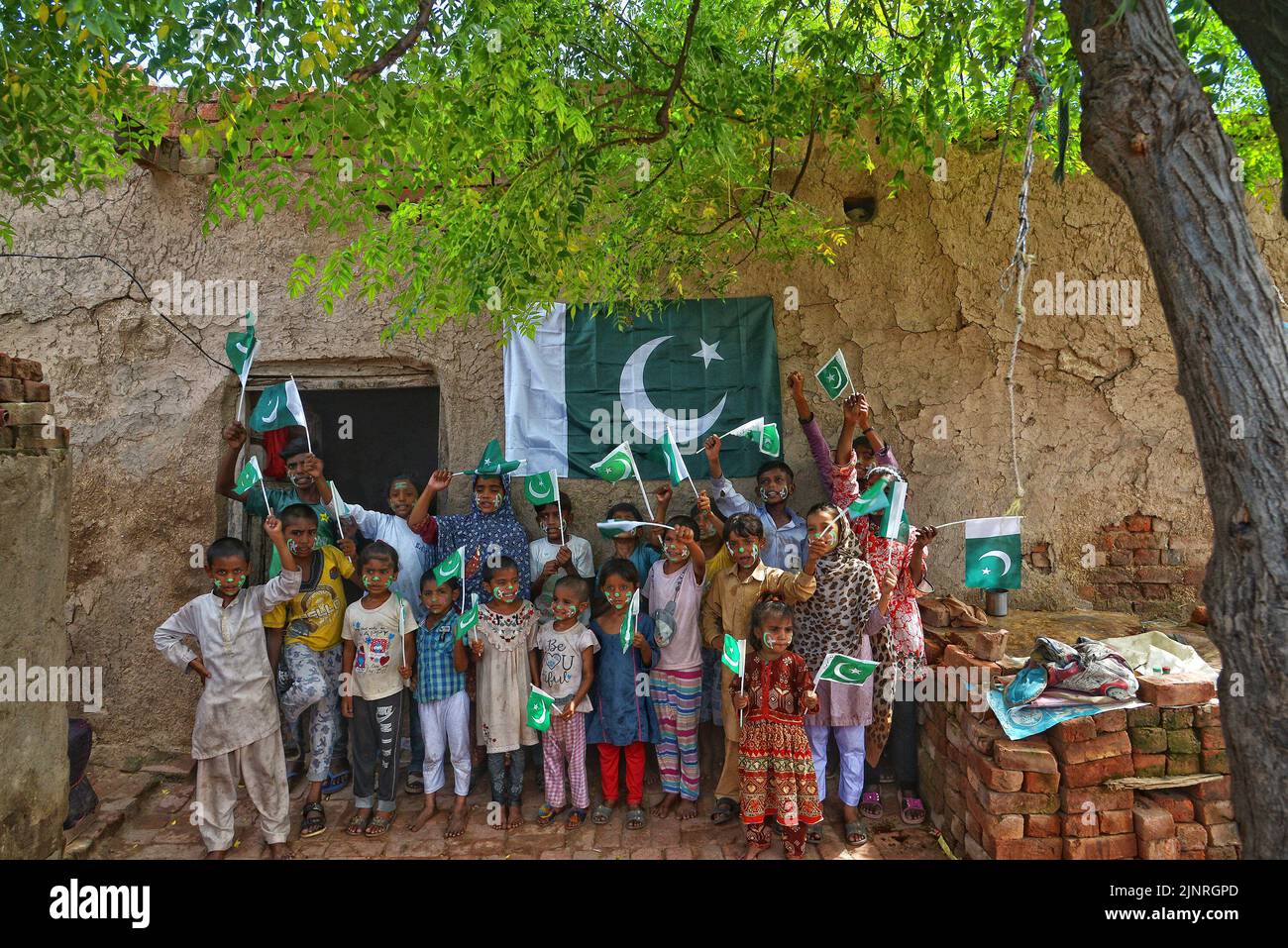 Pakistani bricks kiln labour's children and workers of United Social ...