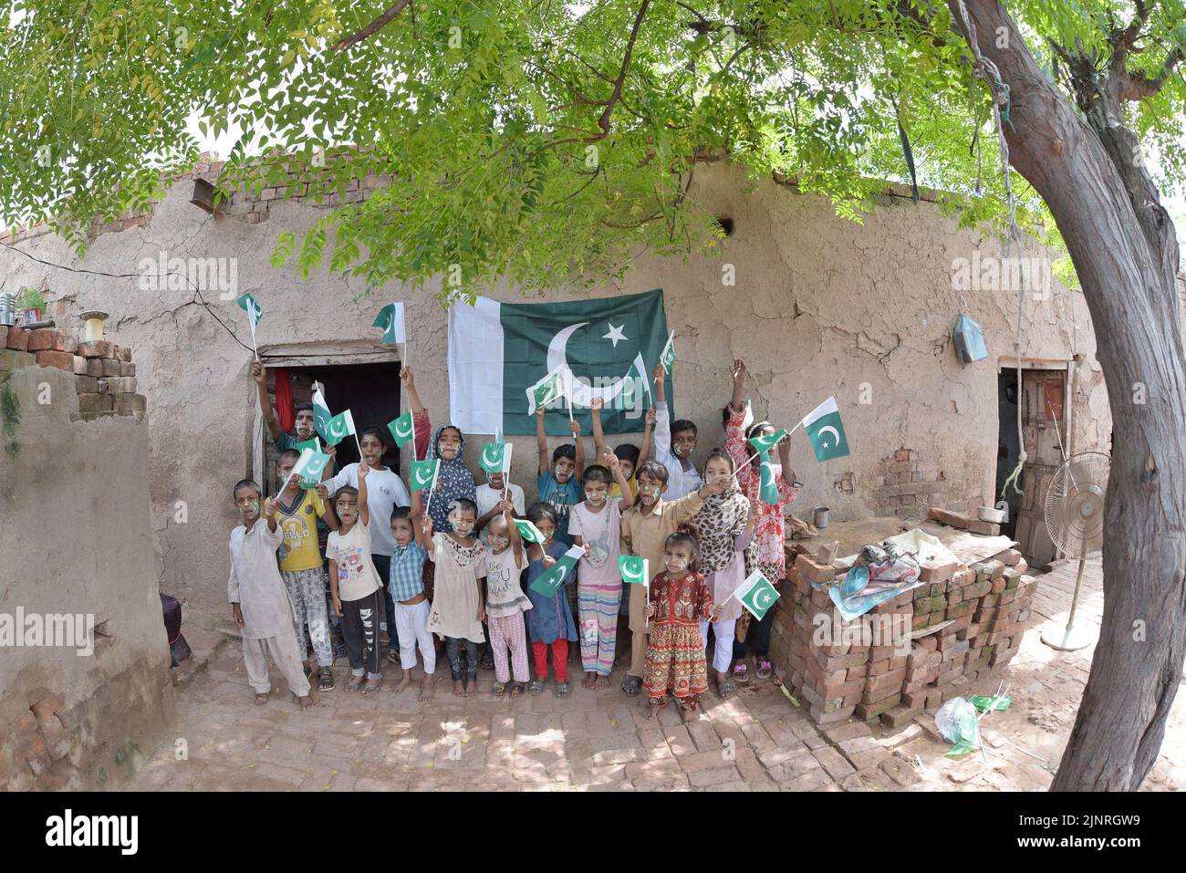 Pakistani bricks kiln labour's children and workers of United Social ...