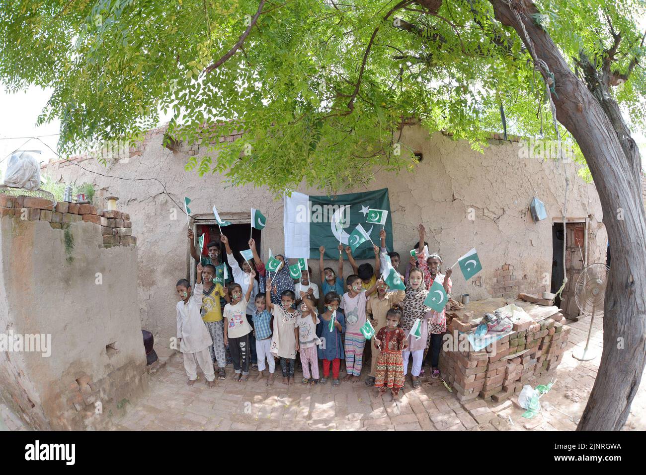 Pakistani bricks kiln labour's children and workers of United Social ...