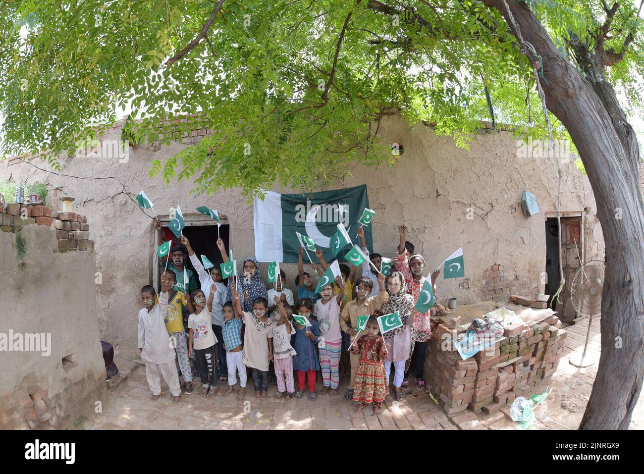 Pakistani bricks kiln labour's children and workers of United Social ...