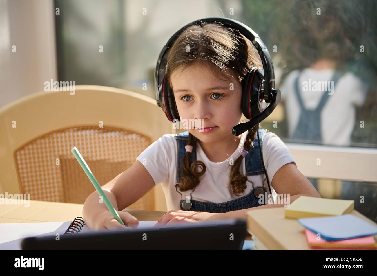 Primary student audio hi-res stock photography and images - Alamy