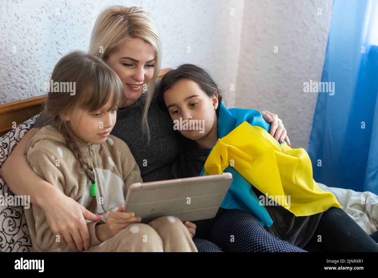 family with the flag of ukraine Stock Photo - Alamy