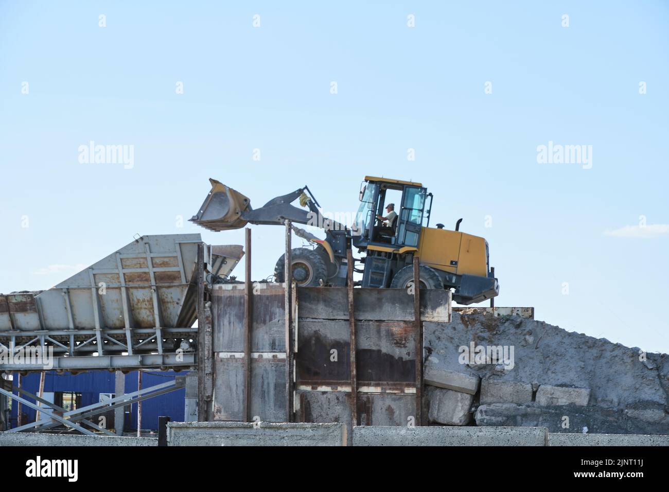 Wheel loader hopper hi-res stock photography and images - Alamy