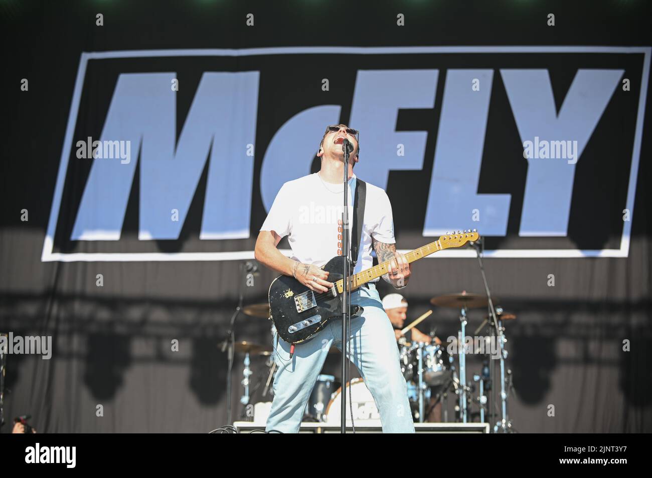 Marty mcfly guitar hi-res stock photography and images - Alamy