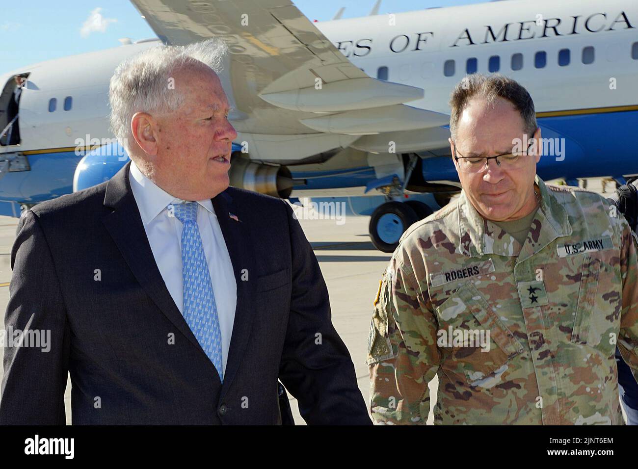 Maj gen paul rogers hi-res stock photography and images - Alamy
