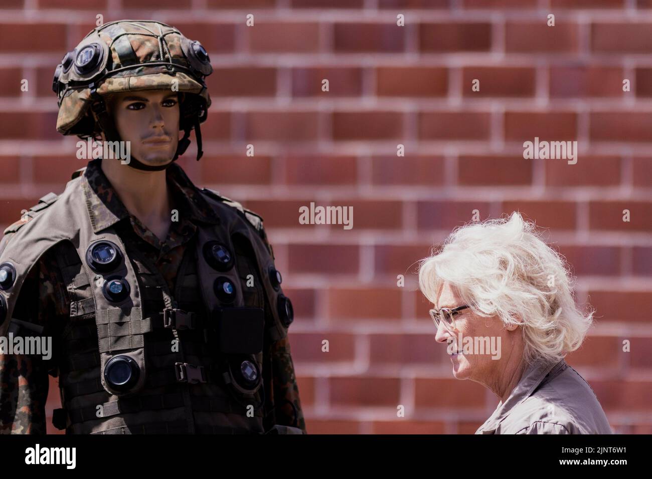 Bundeswehr politics politics politician agdus militaer hi-res stock ...