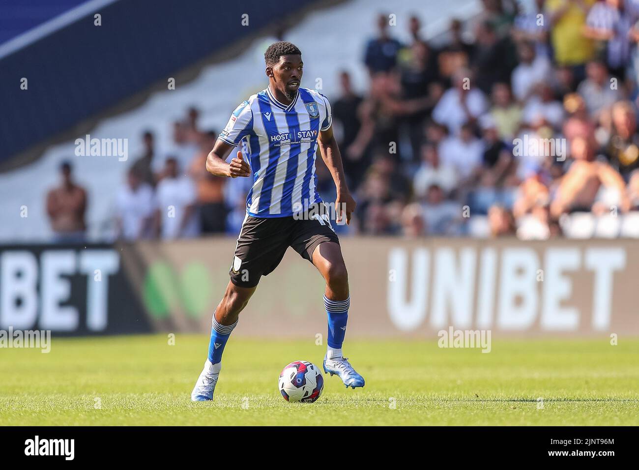 Tyreeq Bakinson #19 of Sheffield Wednesday runs with the ball Stock ...