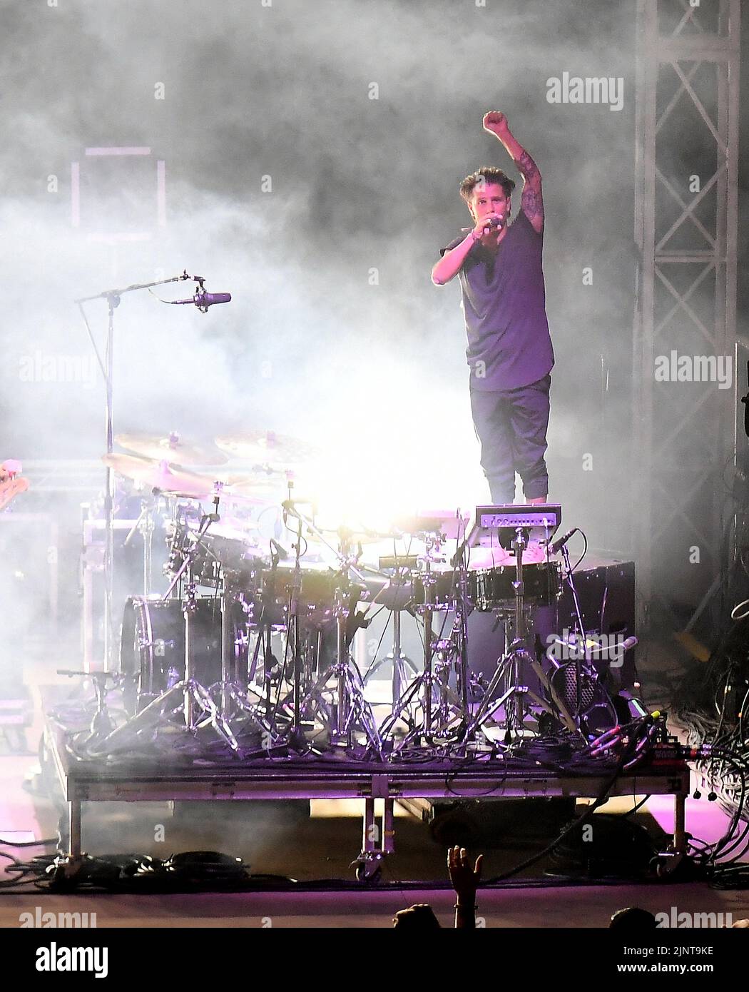 STS9, Sound Tribe Sector Nine - Zach Velmer speaks onstage at the ...