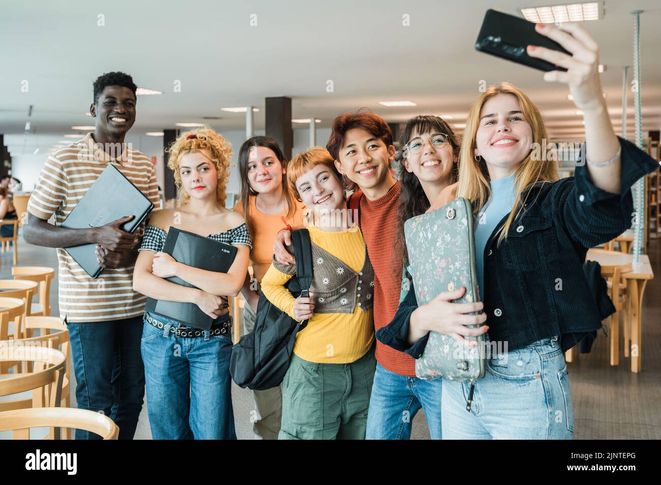 Student library teen african hi-res stock photography and images - Alamy