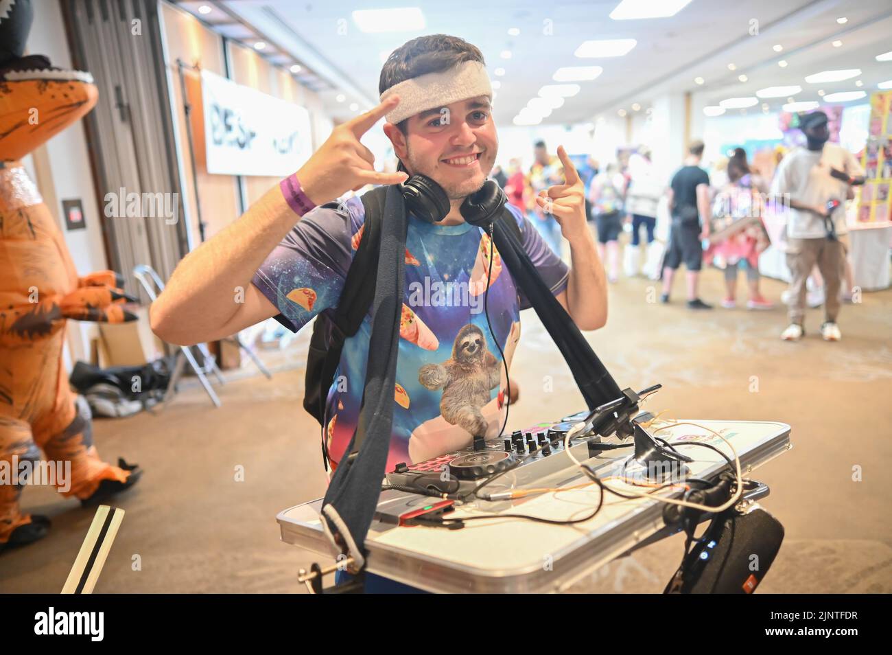 Hundreds of stands and live performances, participants dressed as Anime ...