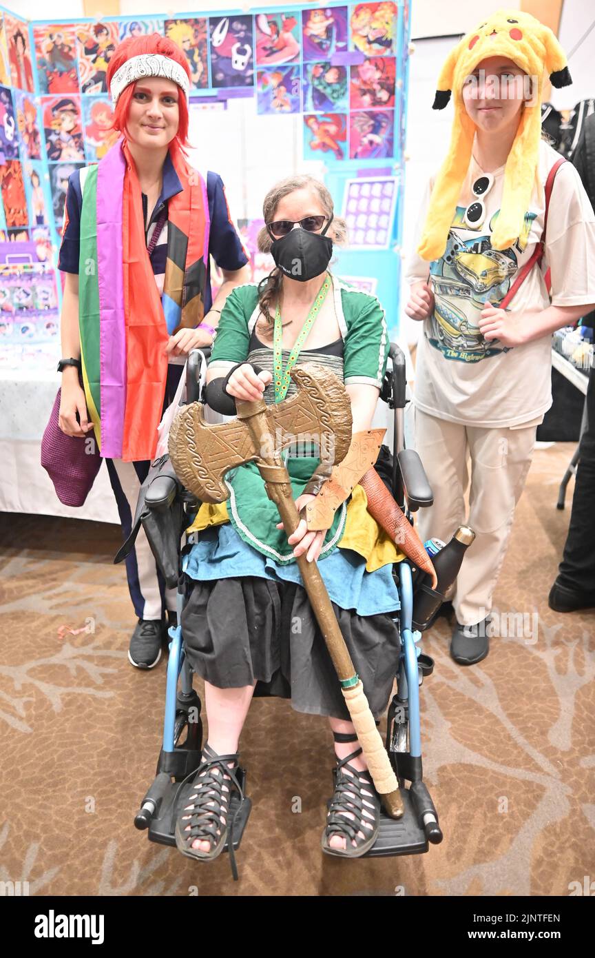 Hundreds of stands and live performances, participants dressed as Anime ...