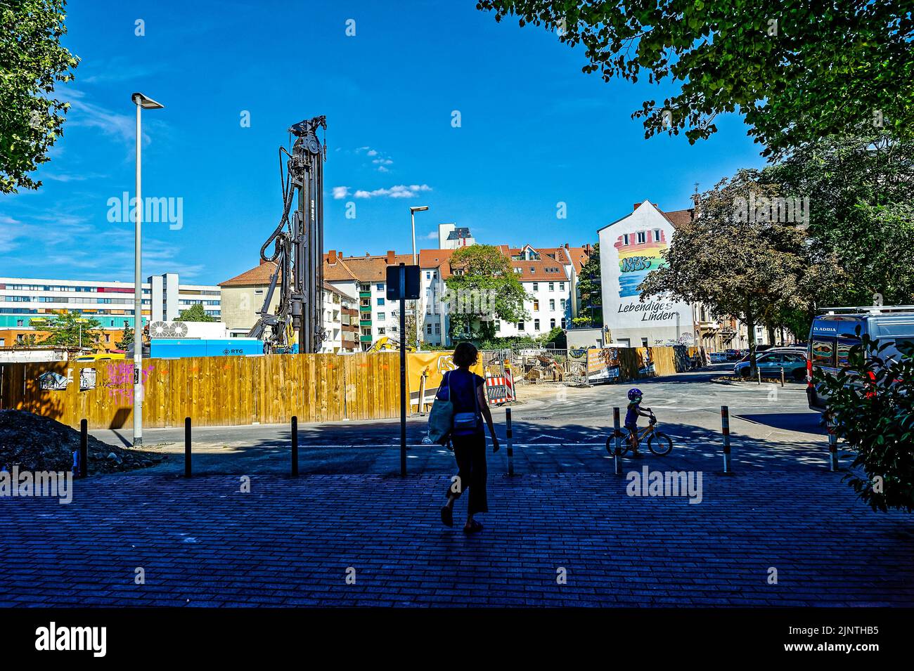 Kinder Spielplatz .Stephanus Straße .Linden. Hannover Stock Photo - Alamy