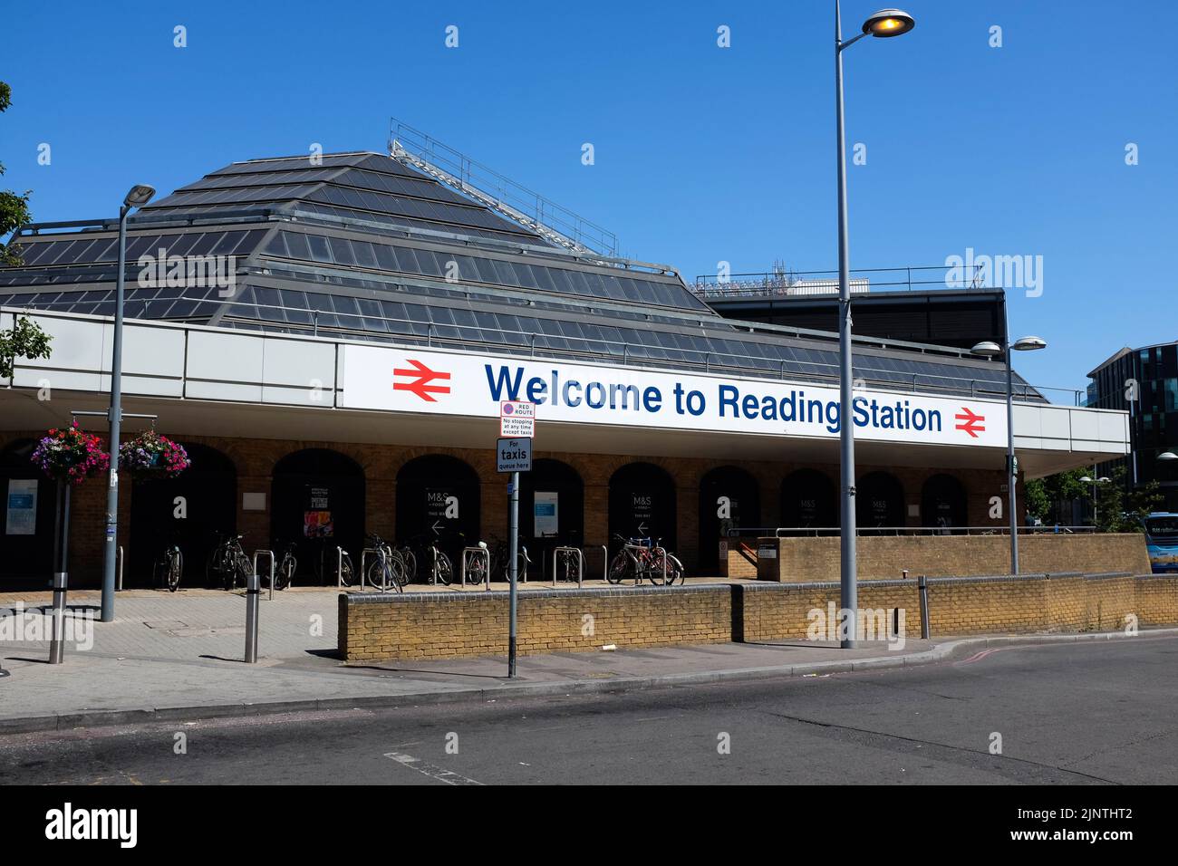 Reading train station in Berkshire, England Stock Photo - Alamy