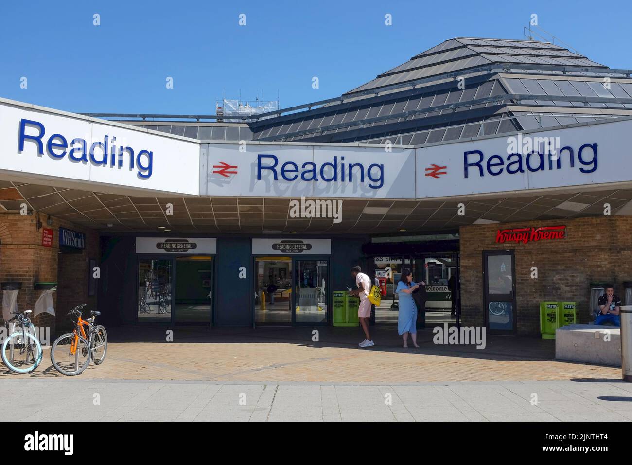 Reading train station in Berkshire, England Stock Photo - Alamy