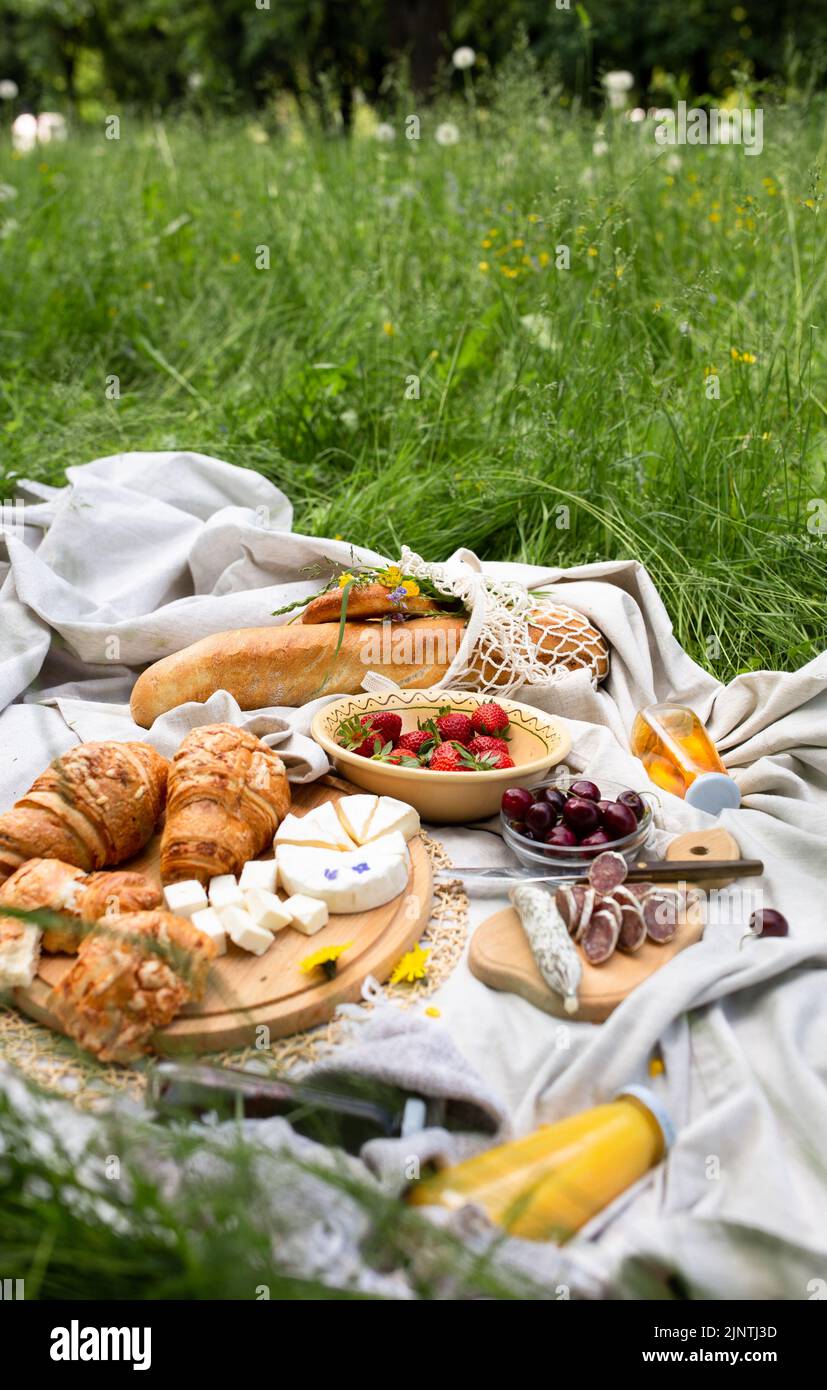 Picnic with fruit hi-res stock photography and images - Alamy