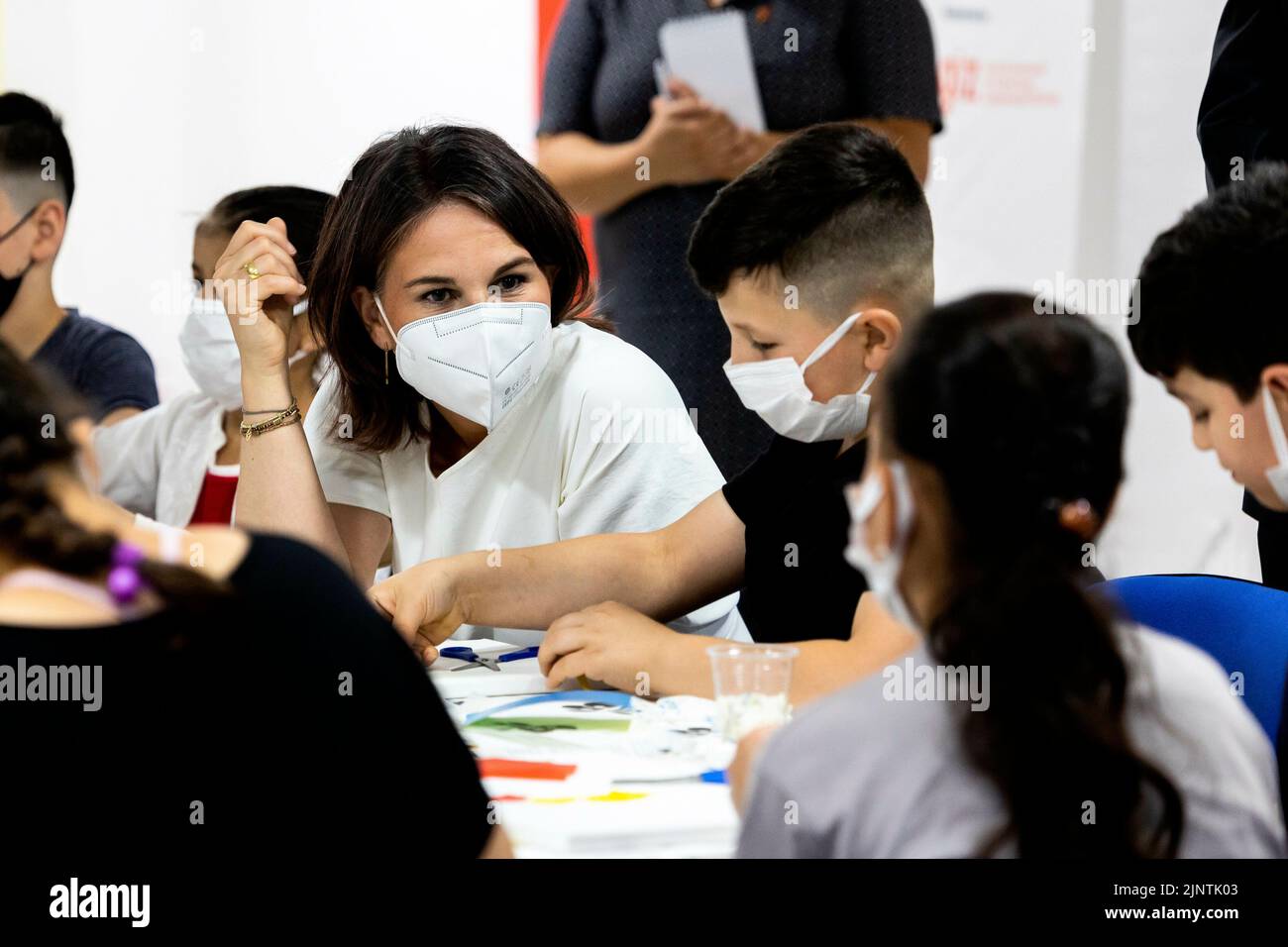 Federal Foreign Minister Annalena Baerbock visited a community center ...