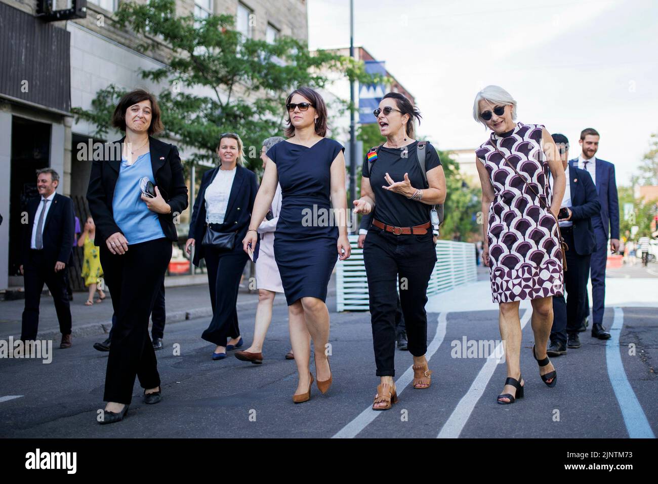 (LR) Susanne Aschi-Glesius, Consul General of the Federal Republic of ...