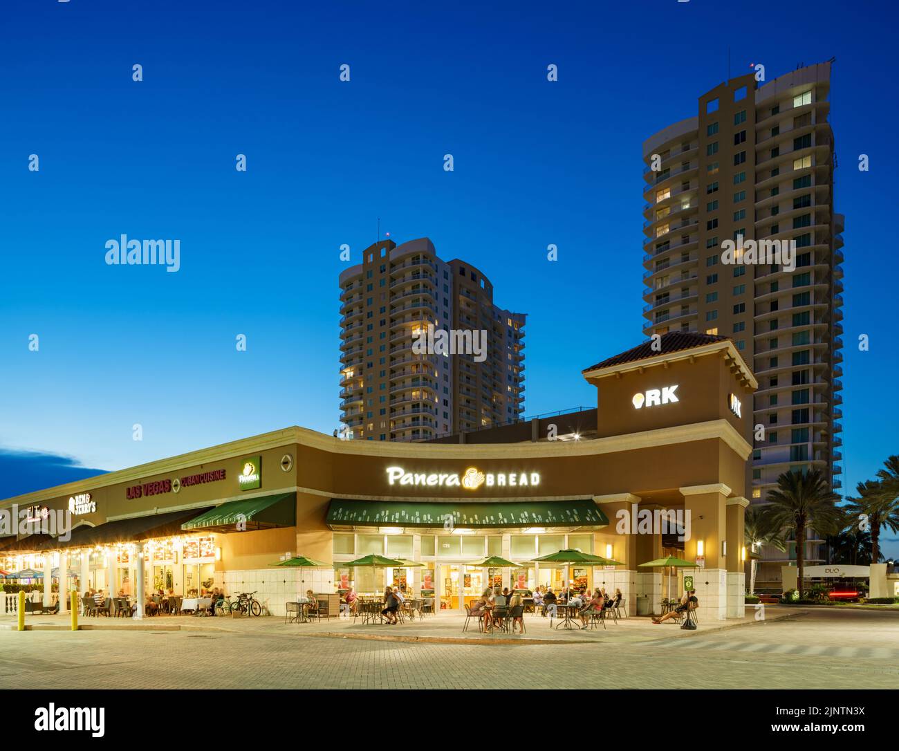 Rk plaza hi-res stock photography and images - Alamy