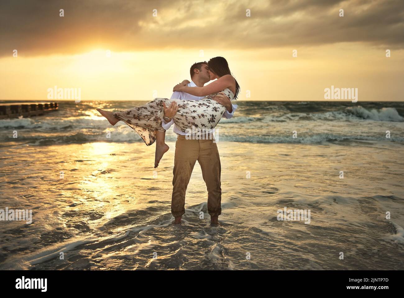 Man carrying woman and kissing her hi-res stock photography and images ...