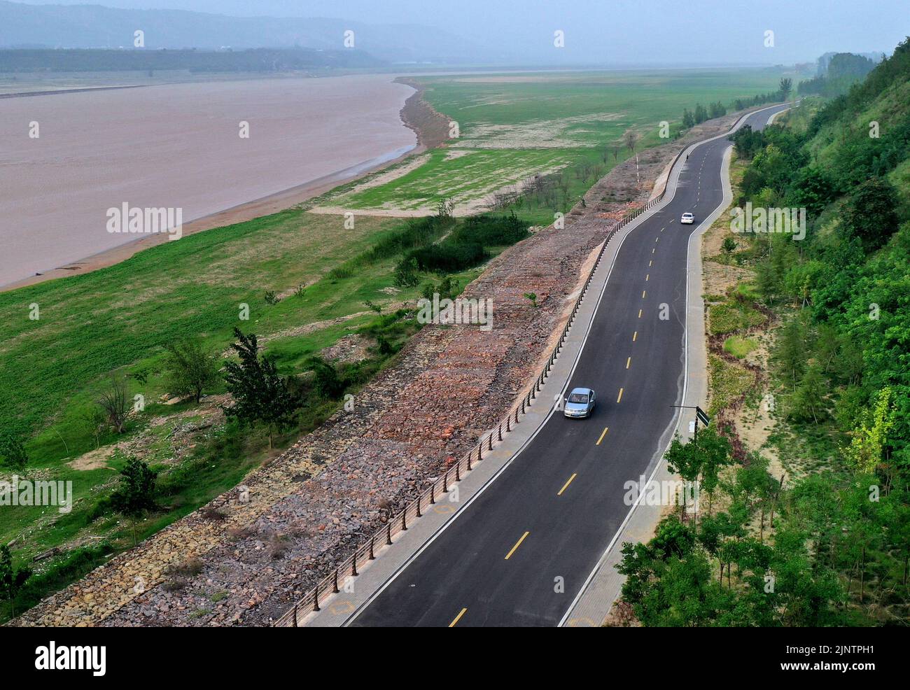 (220814) -- SANMENXIA, Aug. 14, 2022 (Xinhua) -- Aerial photo taken on ...