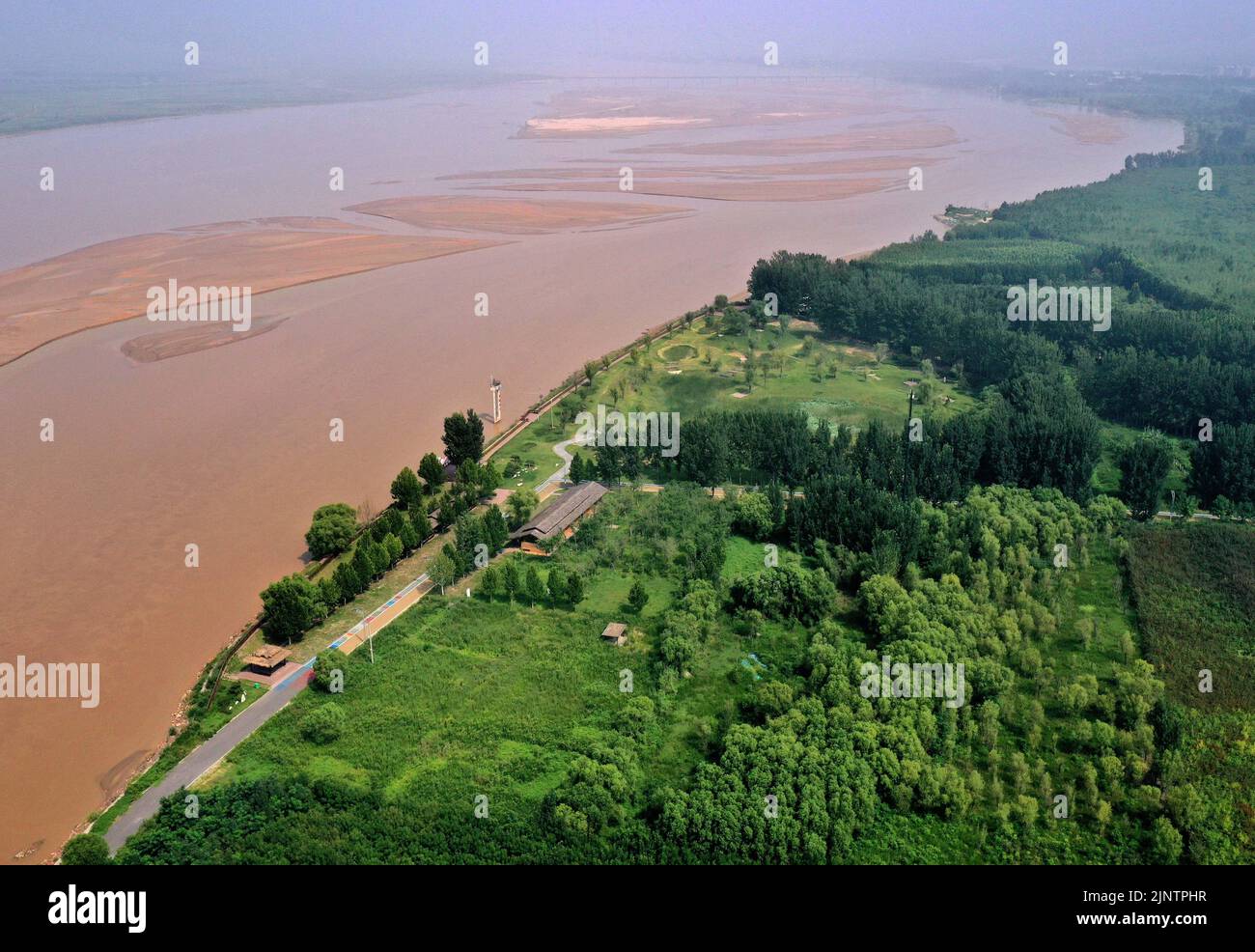 (220814) -- SANMENXIA, Aug. 14, 2022 (Xinhua) -- Aerial photo taken on ...