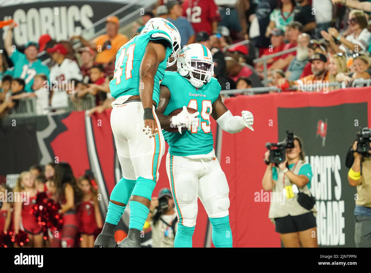 Linebackers hi-res stock photography and images - Alamy