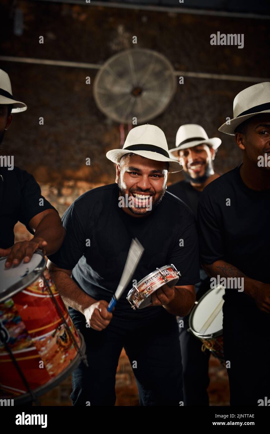 Informal drums hi-res stock photography and images - Alamy