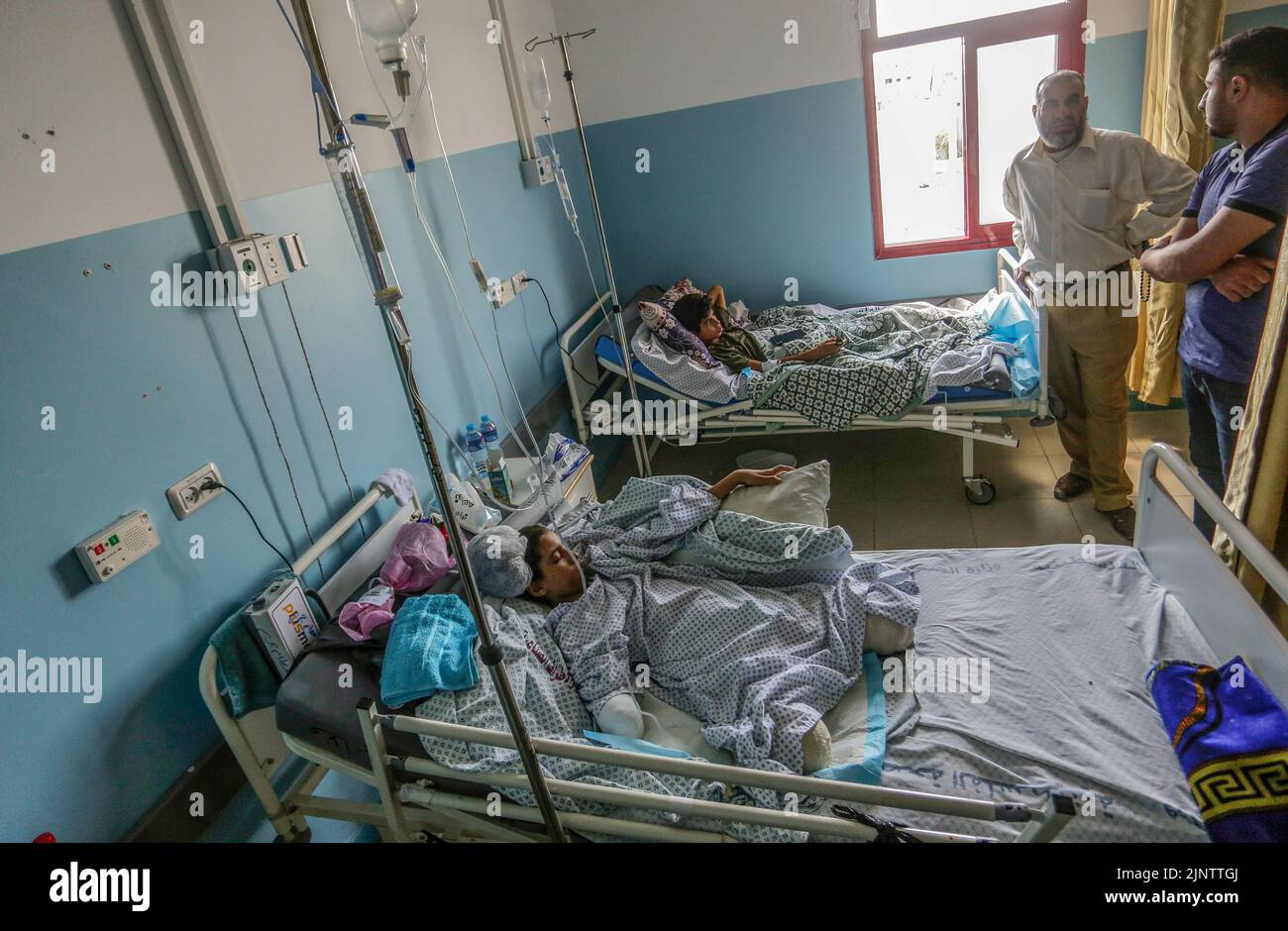 Old people hospital beds hi-res stock photography and images - Alamy