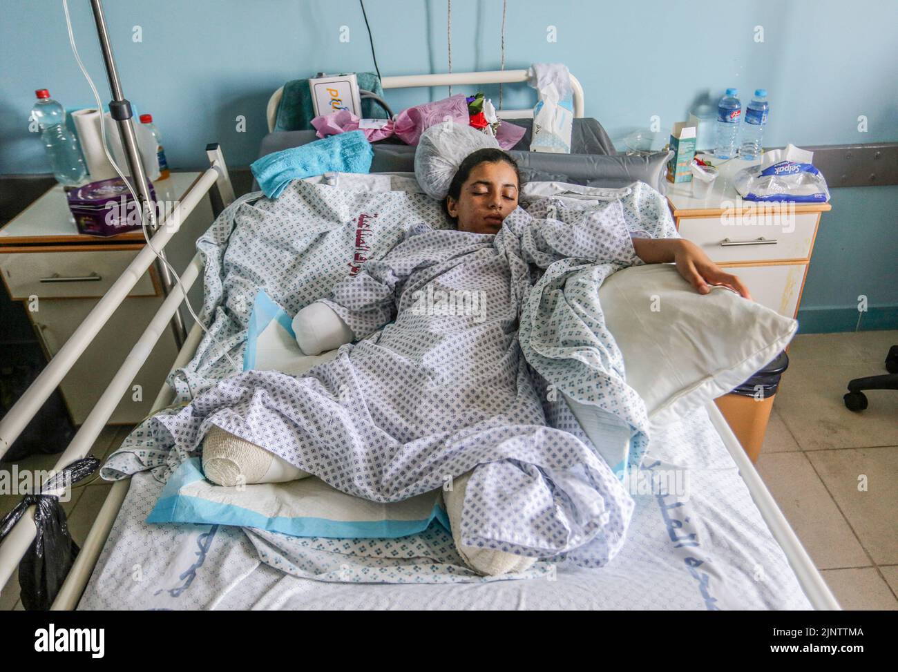 Gaza, Palestine. 13th Aug, 2022. Injured Palestinian girl Rahaf Salman ...