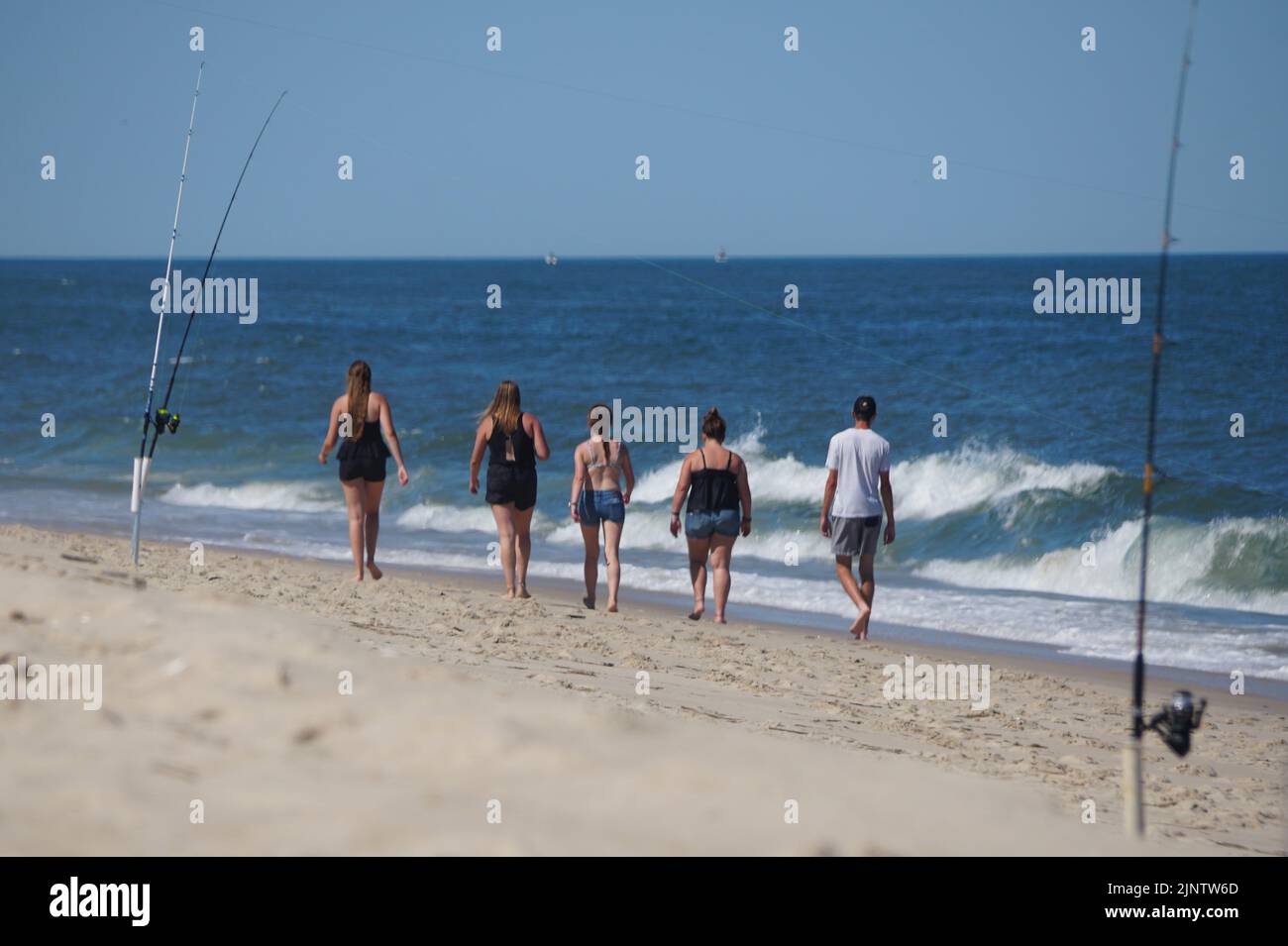 Dewey Beach, Delaware, U.S.A - August 13, 2022 - A group of teenagers walking on the beach Stock ...