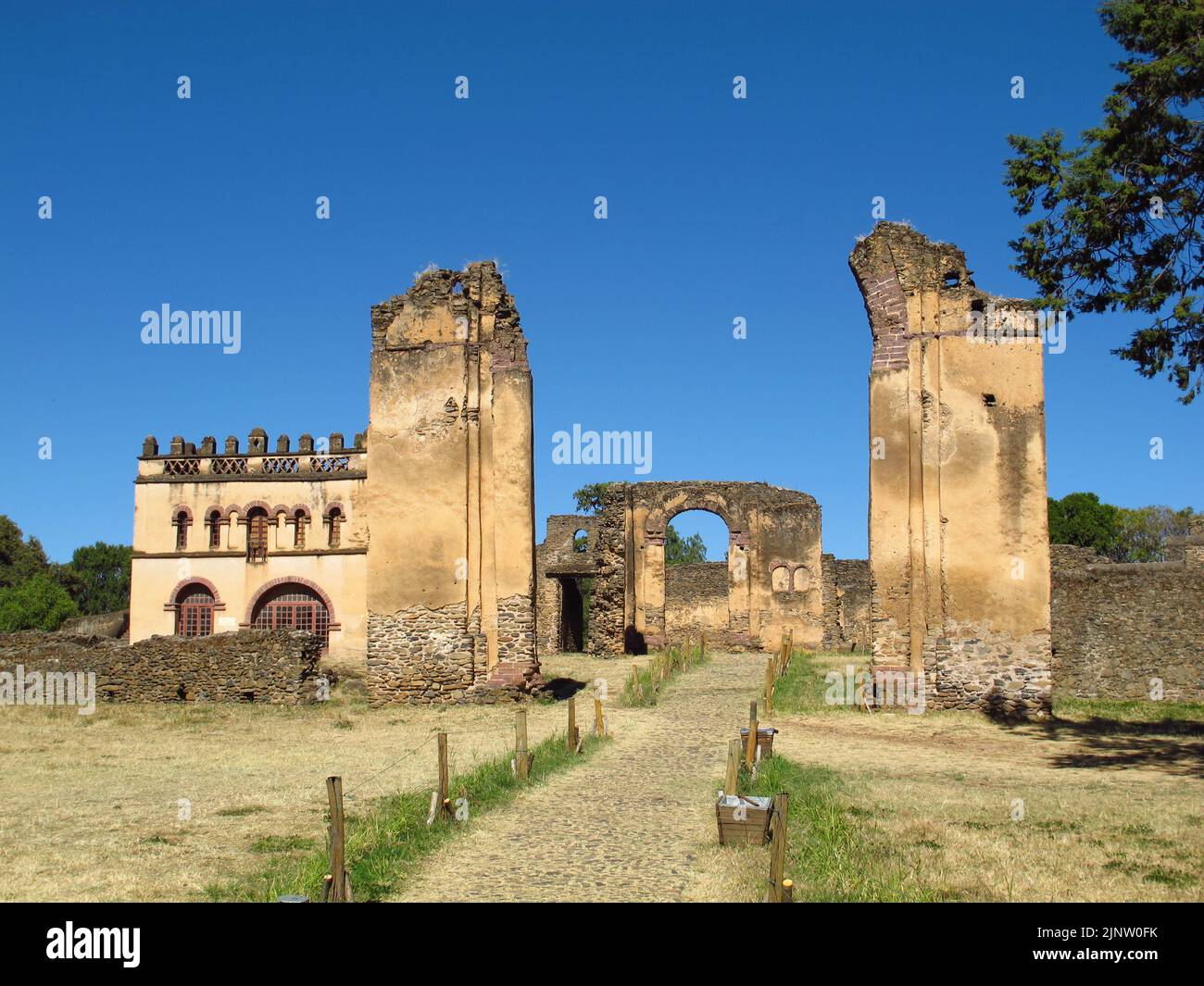 Castle gondor ethiopia hi-res stock photography and images - Alamy