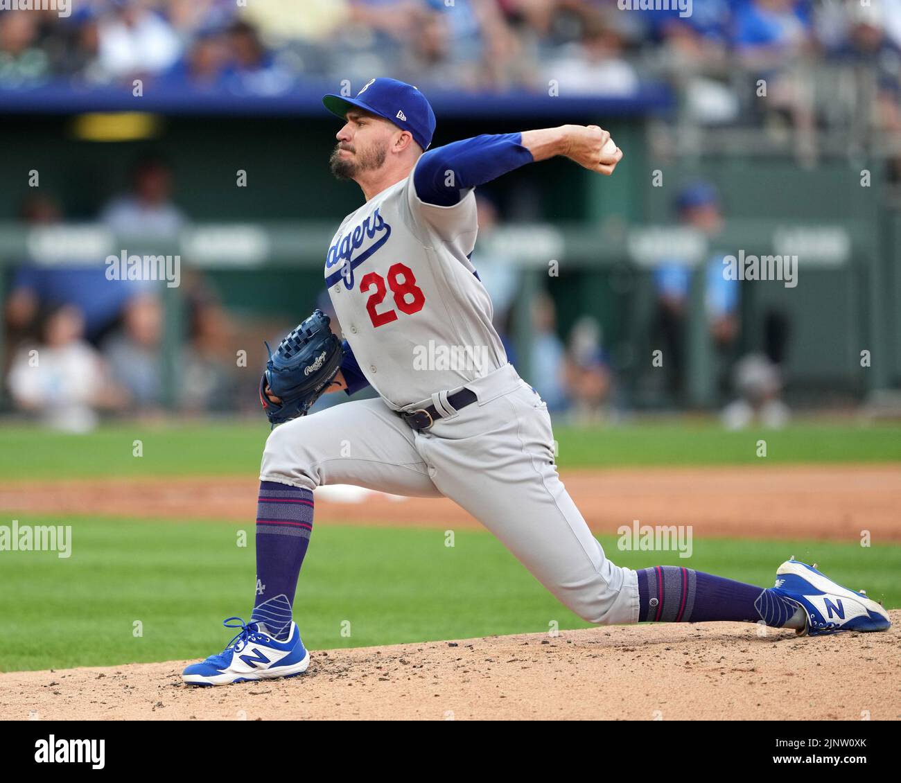 AUG 13, 2022: Los Angeles Dodgers starting pitcher Andrew Heaney (28 ...