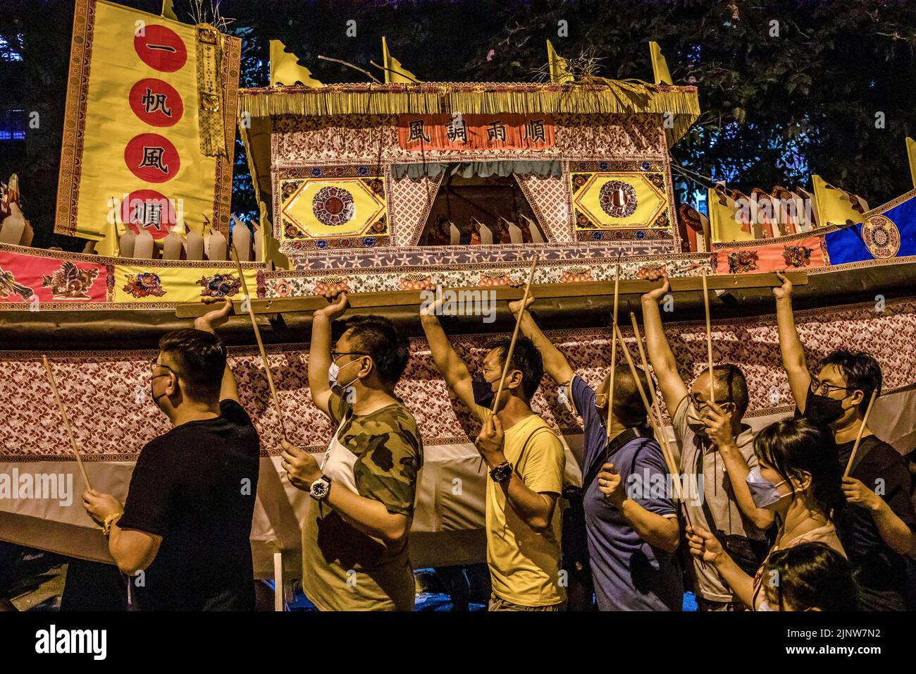Kuala Lumpur, Malaysia. 13th Aug, 2022. Malaysian Chinese people carry ...