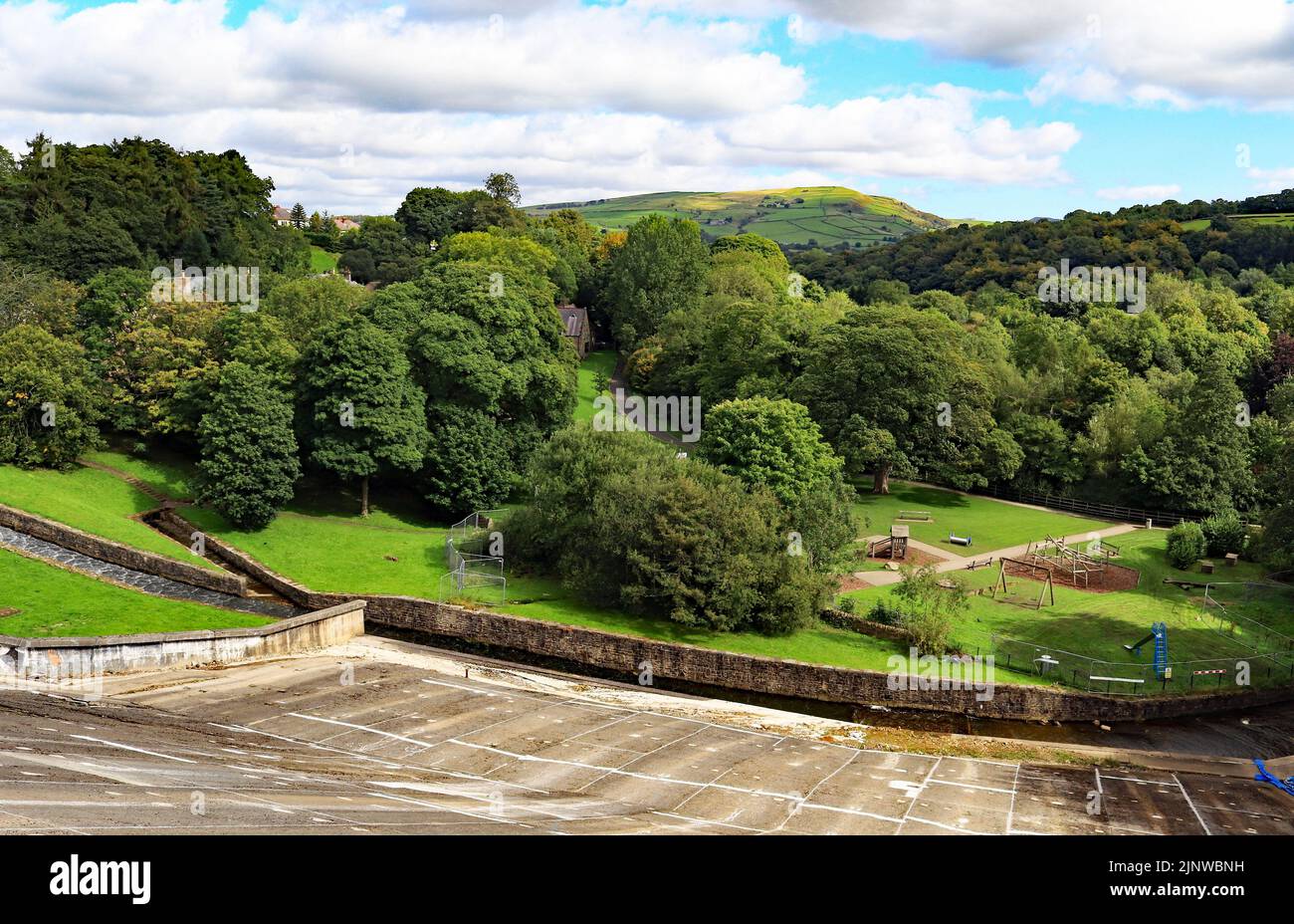 Works to repair a dam wall hi-res stock photography and images - Alamy