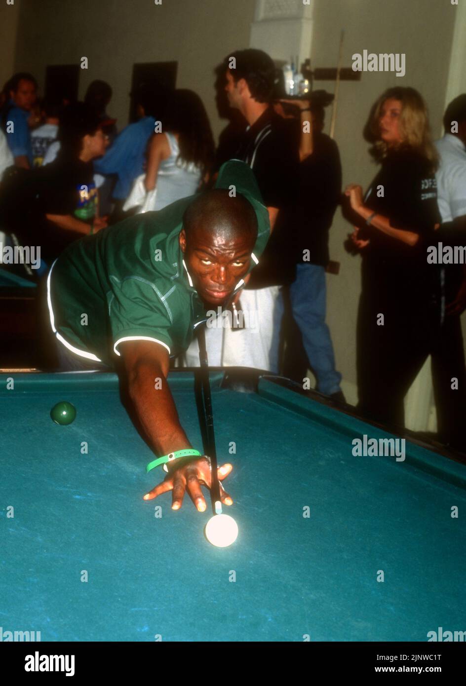 Celebrities playing pool hi-res stock photography and images - Alamy